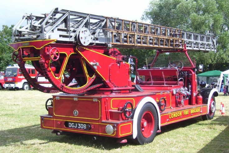Fire Engines Photos - 1937 Leyland/Metz TLP 101ft Turntable Ladder.