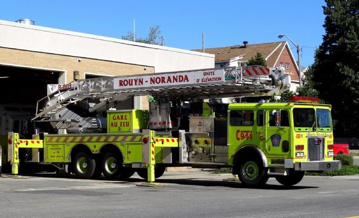 Fire Engines Photos - R001 Rouyn-Noranda Ladder