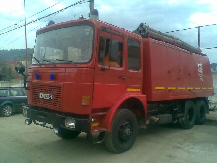 Fire Engines Photos - Roman water tanker Romaian Fire truck
