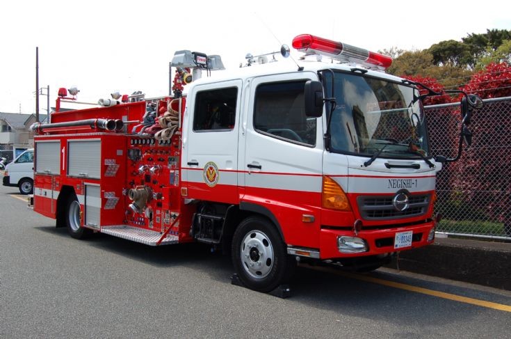 Fire Engines Photos - US.Navy Hino pumper Japan
