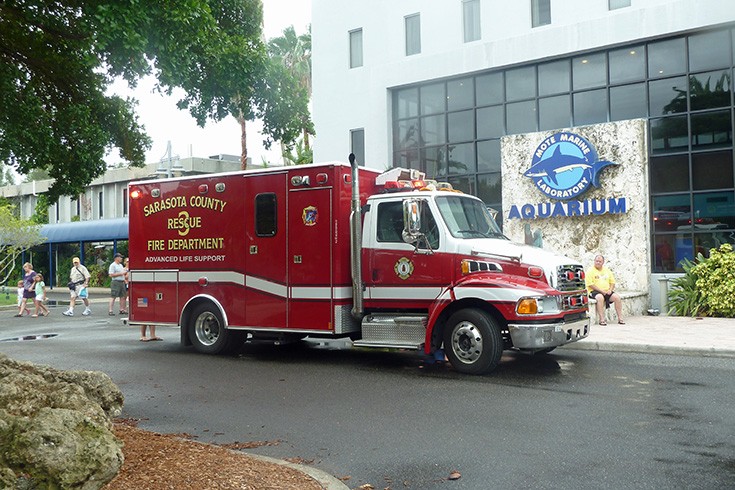 Fire Engines Photos - Sarasota County ALS ambulance Rescue 3