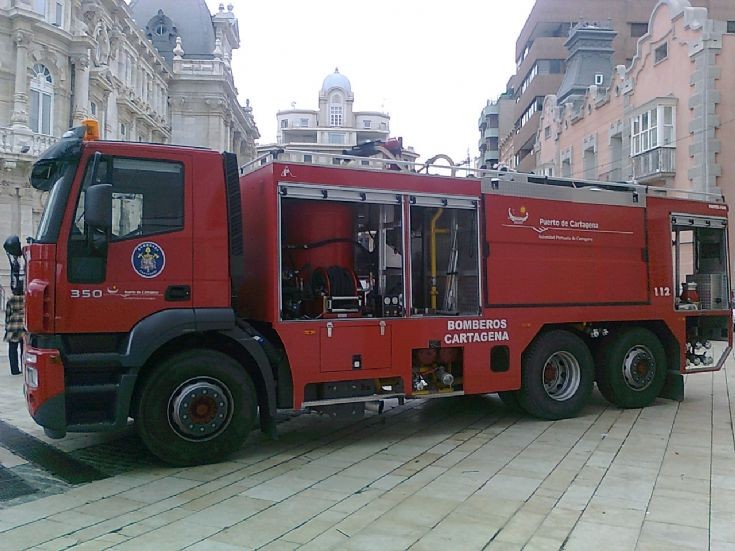 Fire Engines Photos - Powder and foam unit Cartagena Spain