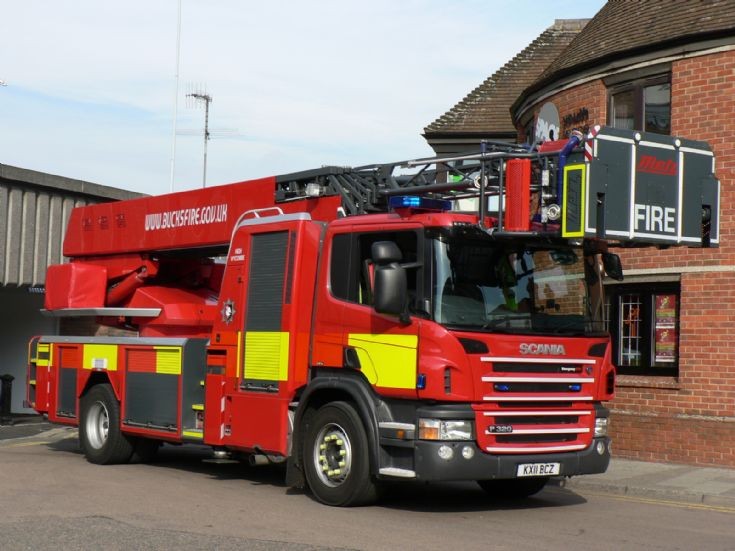 Fire Engines Photos - Buckinghamshire FRS - TL