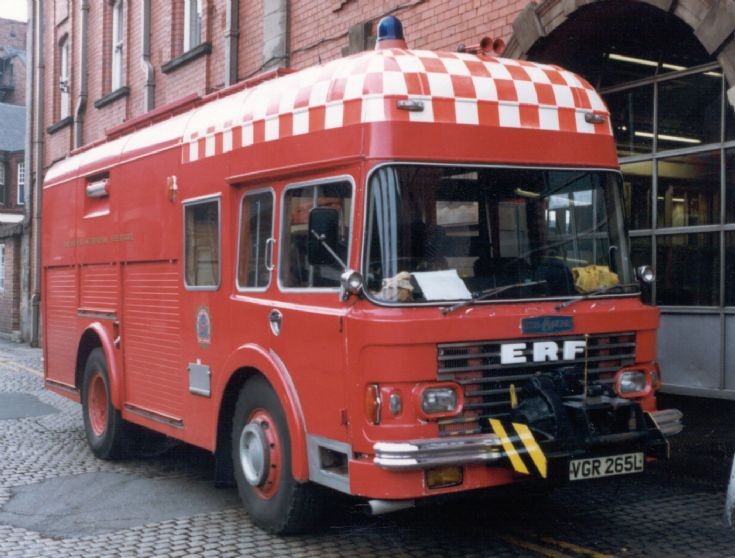 Fire Engines Photos - Tyne & Wear ERF/HCB Emergency Tender