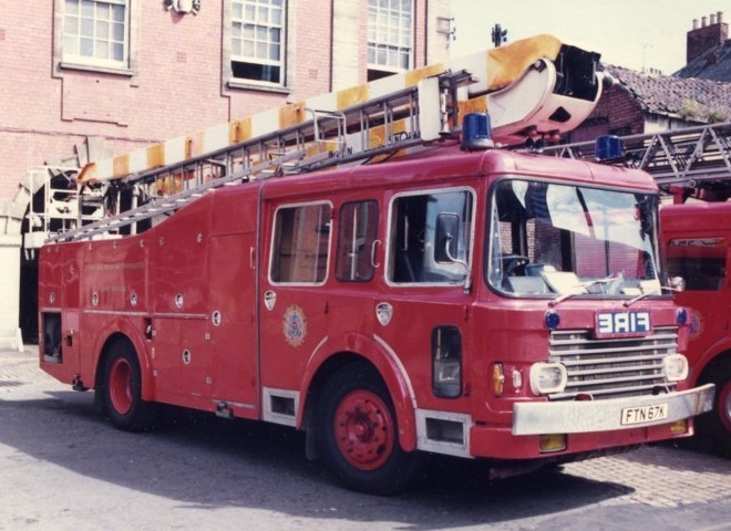 Fire Engines Photos - Tyne & Wear ERF/Simon Snorkel Pump/HP