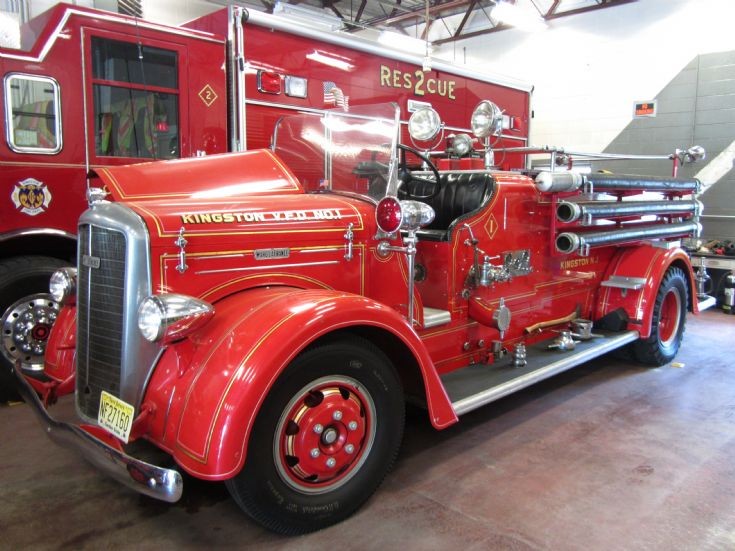 Fire Engines Photos - 1939 Ward LaFrance Kingston VFD NJ USA