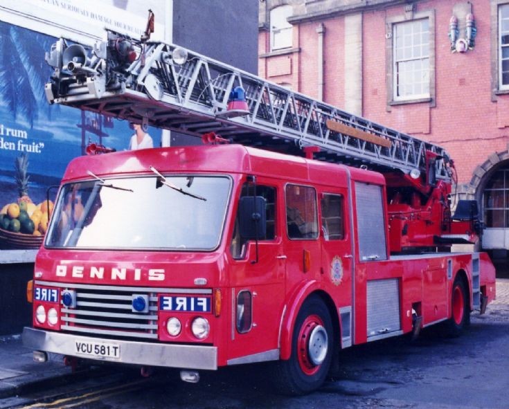 Fire Engines Photos - Tyne & Wear Dennis/Magirus TL