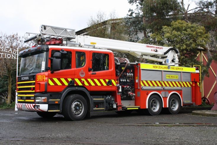 Fire Engines Photos - New Zealand Scania 124GB