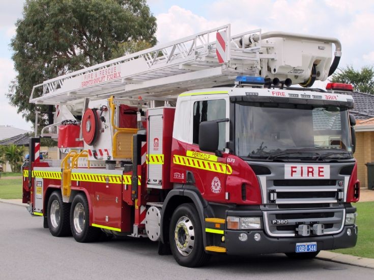 Fire Engines Photos - Perth Combination Ladder Platform (CLP) Scania