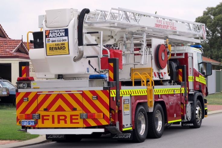 Fire Engines Photos - Perth Combination Ladder Platform (CLP) back