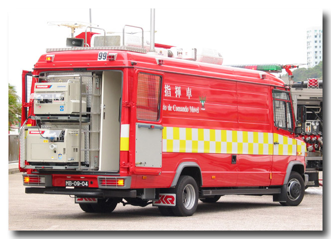 Fire Engines Photos - Mercedes Vario/SK fire Command Vehicle (CV)