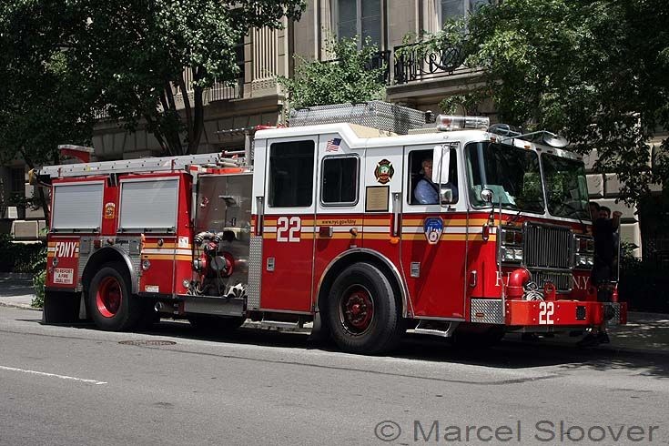 Fire Engines Photos - Engine 22 Seagrave FDNY