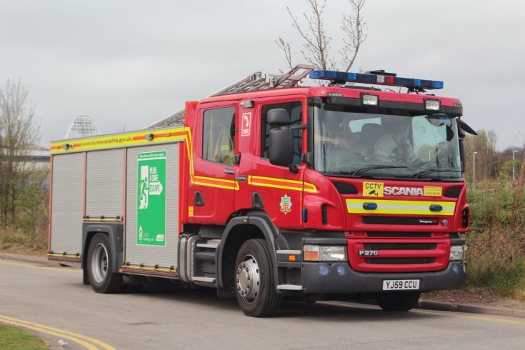 Fire Engines Photos - humberside scania YJ52CCU