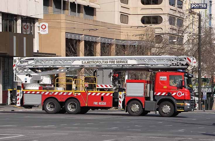 Fire Engines Photos - SAMS - 205 Ladder Platform, Australia