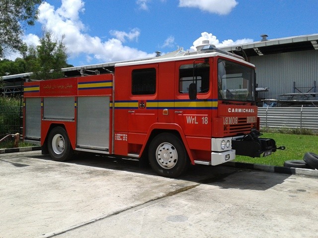Fire Engines Photos - Dennis RS / Carmichael WRL18