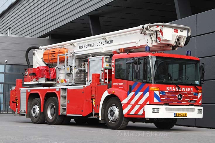 Fire Engines Photos - Brandweer Dordrecht Mercedes Econic Bronto