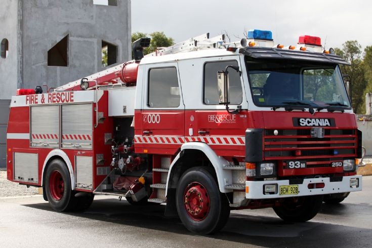 Fire Engines Photos - Scania 2WD Medium Pump