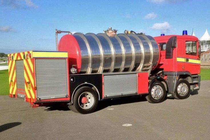 Fire Engines Photos - ERF EC8 TANKER - P332FVR