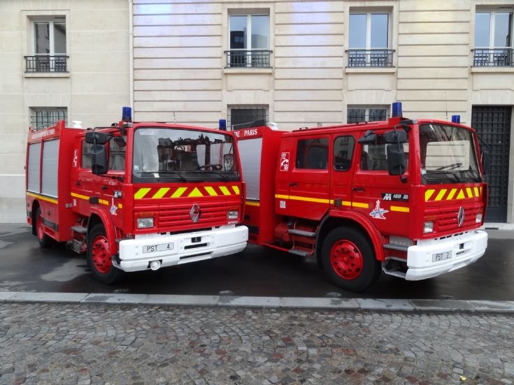Fire Engines Photos - Renault Pumpers Paris FB