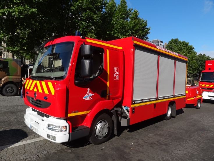 Fire Engines Photos - Renault Salvage and Electric/Ventilation