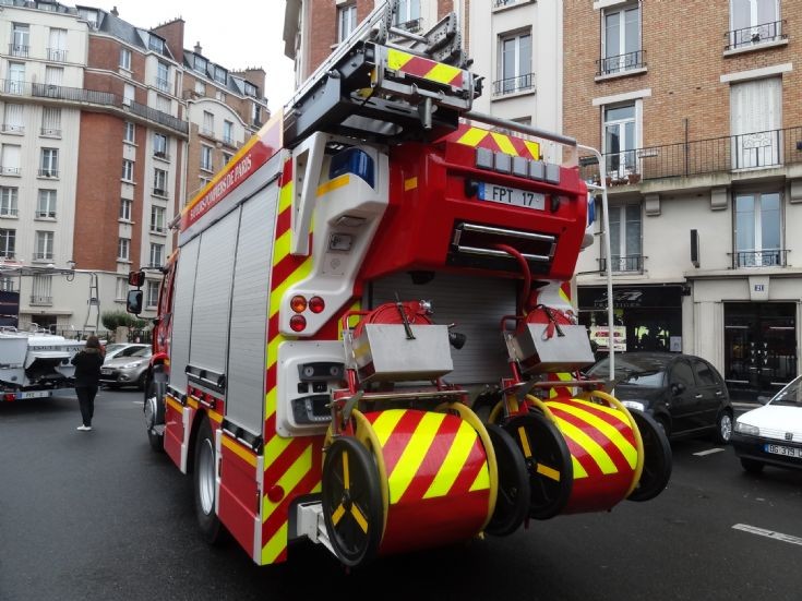 Fire Engines Photos - Renault Paris FB