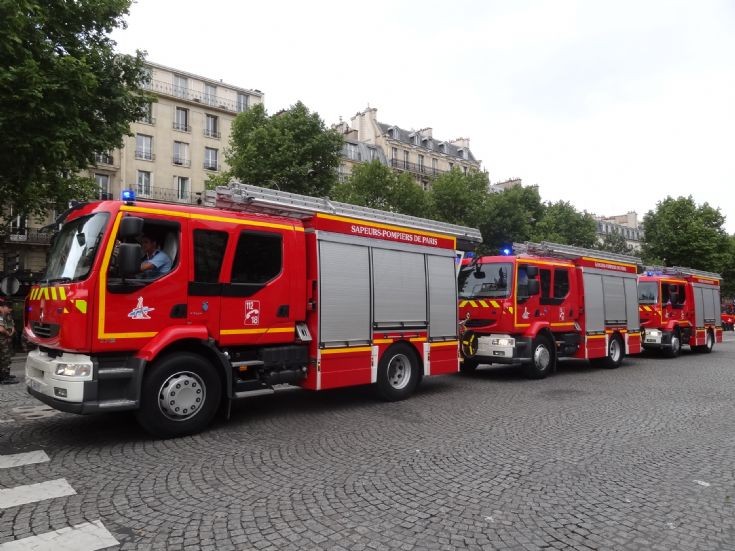 Fire Engines Photos - Renault Line up Paris FB