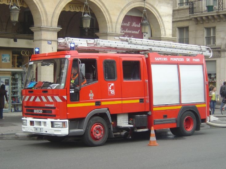 Fire Engines Photos - Iveco Paris Fire Brigade FM3 pump