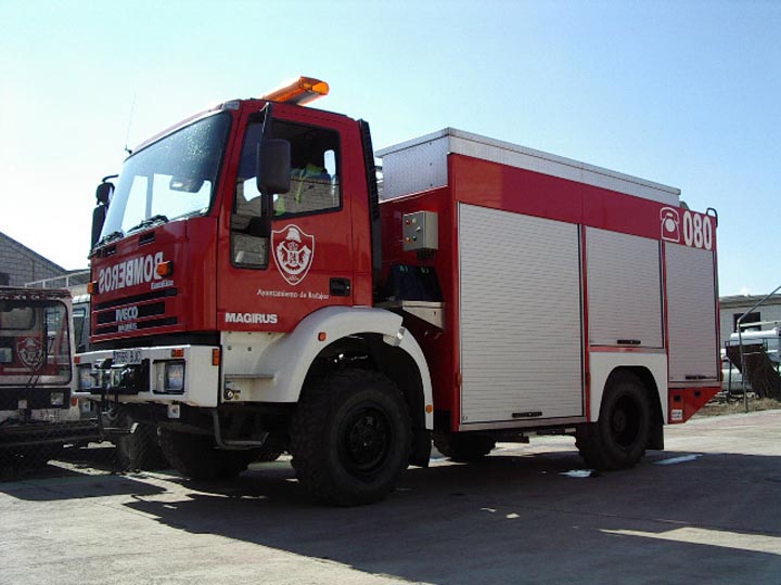 Fire Engines Photos - Bomberos Badajoz Spain Watertender Iveco
