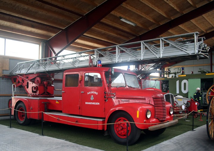 Fire Engines Photos - 1950 Triangel