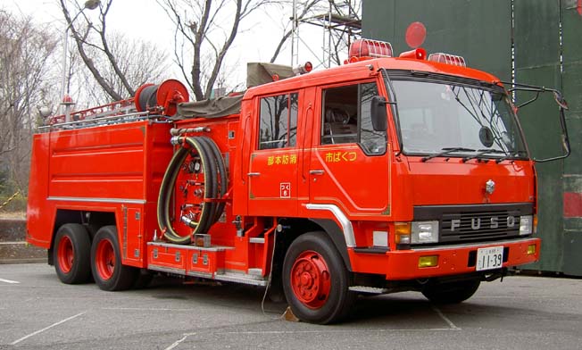 Fire Engines Photos - front view of fuso pump tanker Tukuba Japan