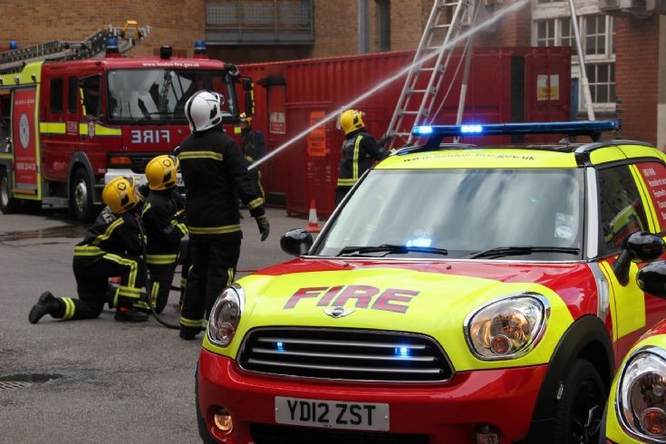 Fire Engines Photos - LFB mini YD12 ZST