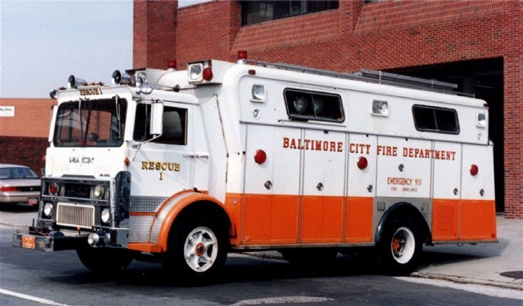 Fire Engines Photos - 1973 Mack MB/Swab rescue, Baltimore FD