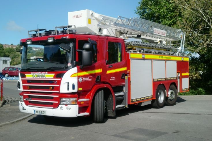 Fire Engines Photos - station 15,bedminster,ARP KX10EOY