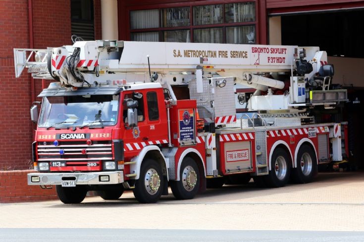Fire Engines Photos - South Australia Metopolitan Fire Service Scania
