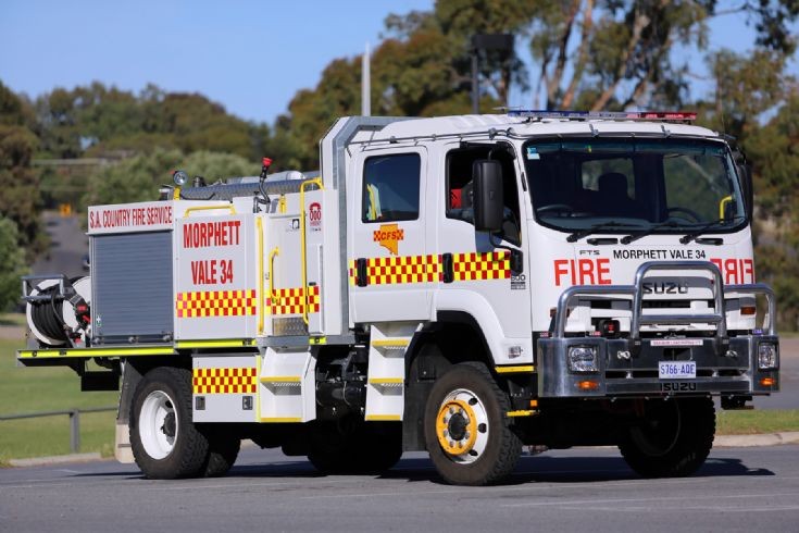 Fire Engines Photos - South Australia Country Fire Service Isuzu