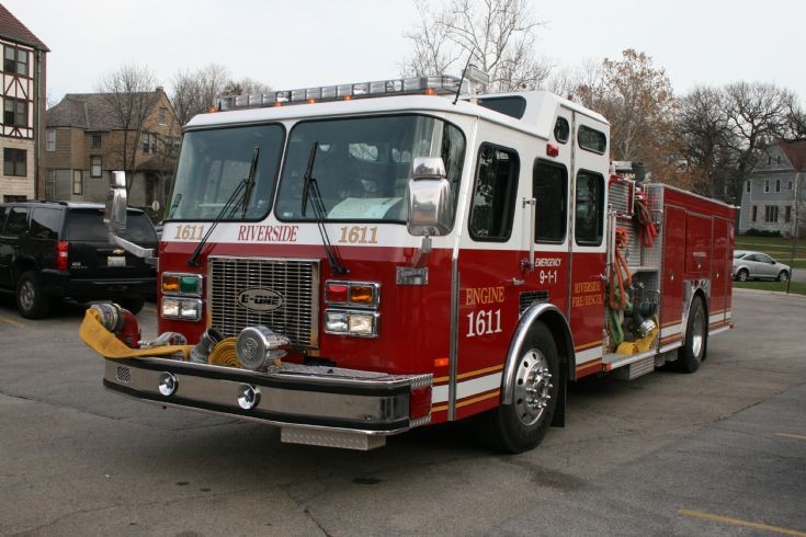 Fire Engines Photos - Engine 1611 Riverside FD Illinois
