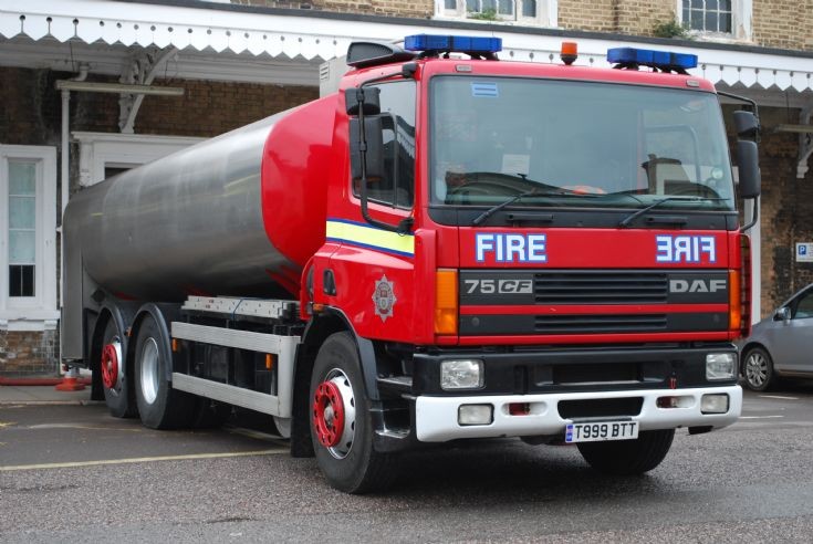 Fire Engines Photos - T999BTT Fire Tanker DAF 75CF