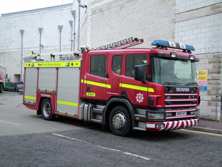 Fire Engines Photos - Kent Fire engine GN05VGT