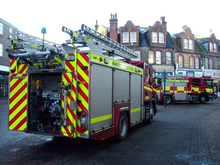 Fire Engines Photos - 149 with 222 approaching