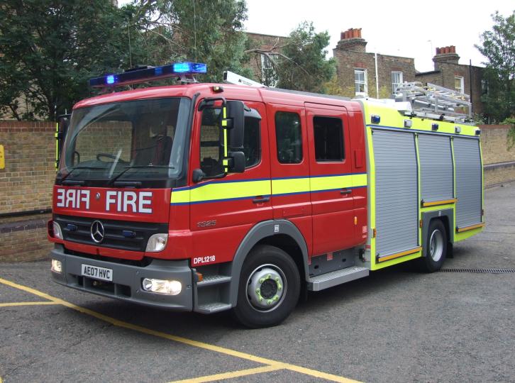 Fire Engines Photos - Picture of London FB Dual Purpose Ladder