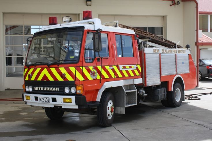 Fire Engines Photos - New Zealand Mitsubishi RZ5131