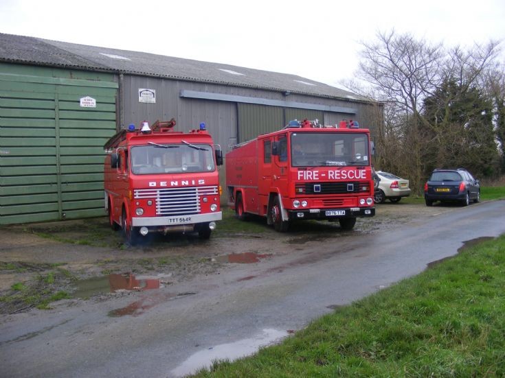 Fire Engines Photos - TTT564R/B876TTA Dennis ex-Devon