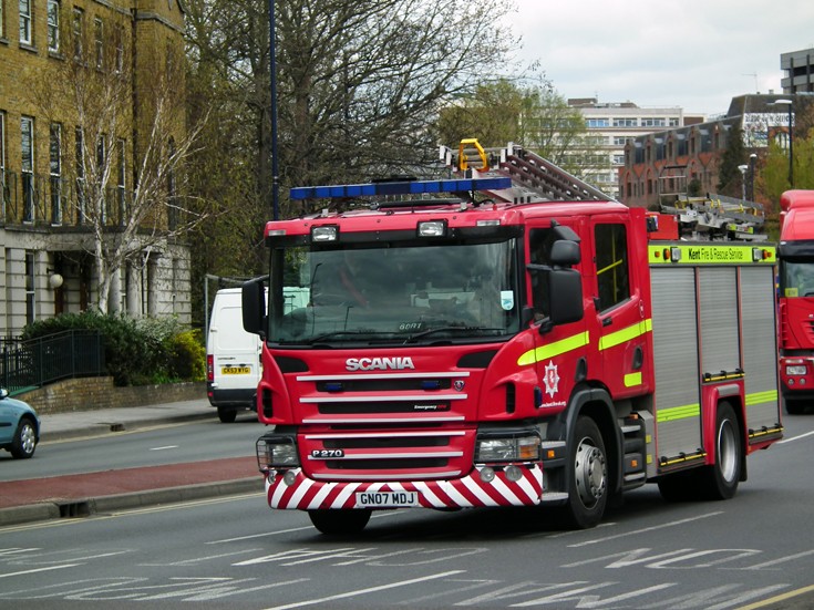 Fire Engines Photos - Kent Fire 141 GN07MDJ Maidstone