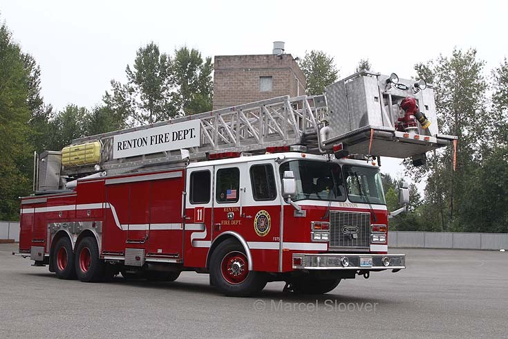 Fire Engines Photos - Renton WA Fire E-One ladder