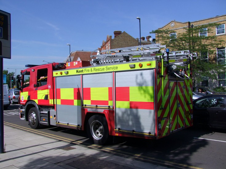 Fire Engines Photos - Kent Fire 135 Scania KX09BJY back