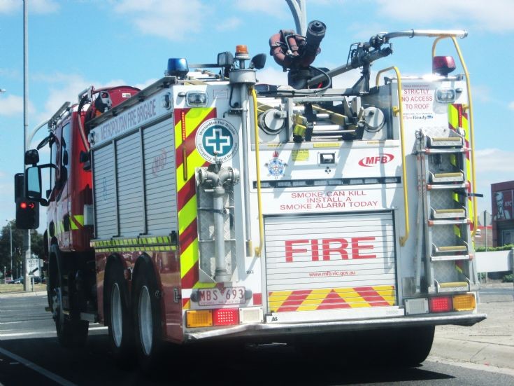 Fire Engines Photos - MFB Melbourne Scania Pumper-Tanker 9.