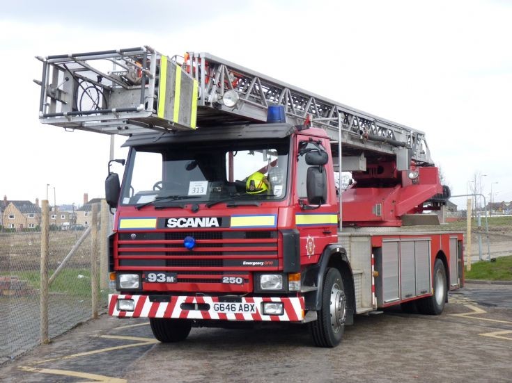 Fire Engines Photos - Lothian and Borders Scania / Metz TL