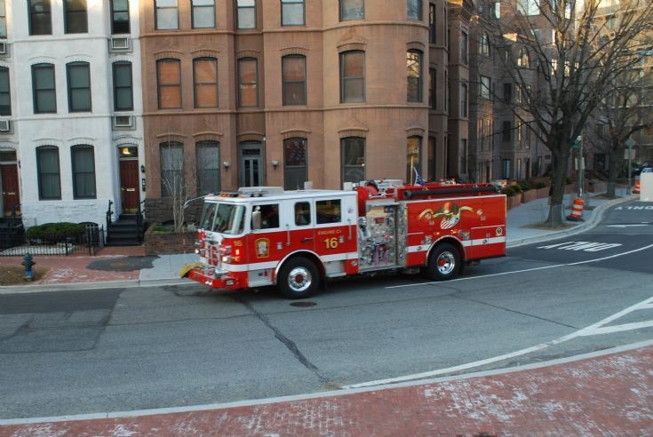 Fire Engines Photos - DCFD Engine Co 16 responding