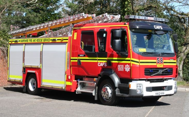 Fire Engines Photos - Volvo FLL260/Emergency One UK HX12KXA