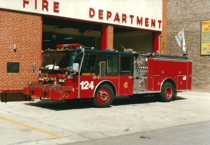 Fire Engines Photos - Chicago Fire Dept Engine 124 Federal/E-One